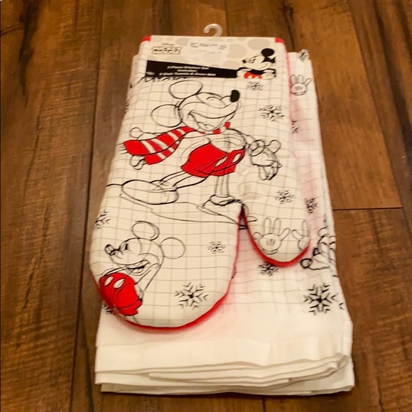 Disney | Kitchen | Disney Sketchbook Christmas 3 Piece Kitchen Set ...